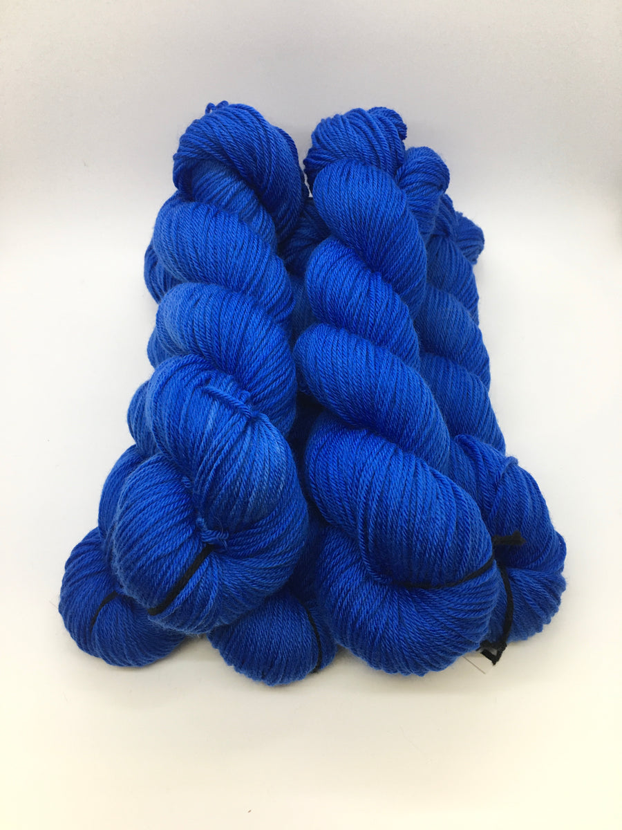 White-Tailed Robin Feather – Robin's Promise Yarn Co.